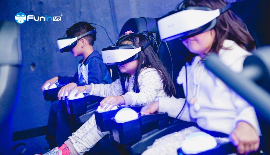 Experiencia mejorada en parques infantiles cubiertos con atracciones de realidad virtual en ...